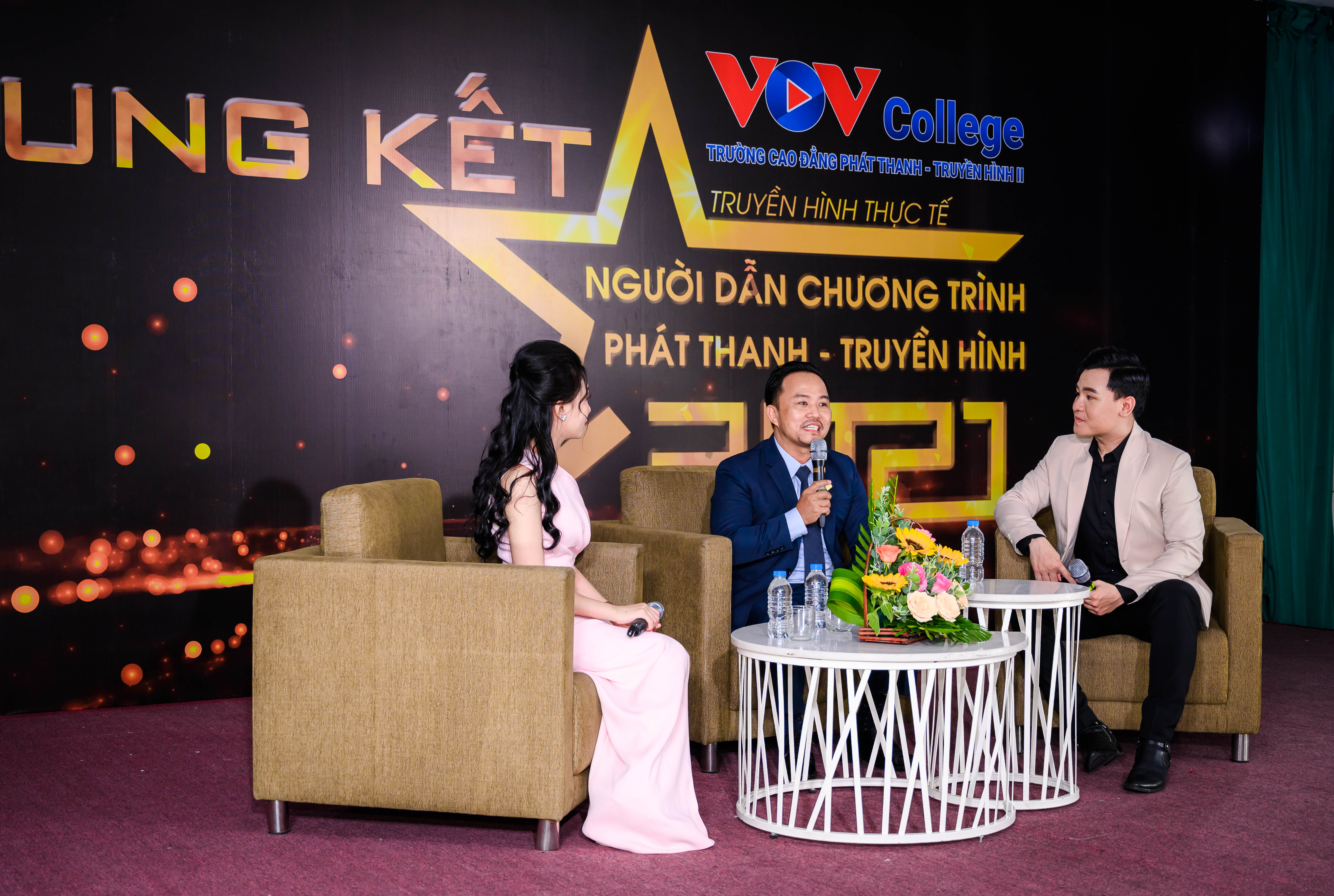VOV College tổ chức chung kết cuộc thi Người dẫn chương trình Phát ...