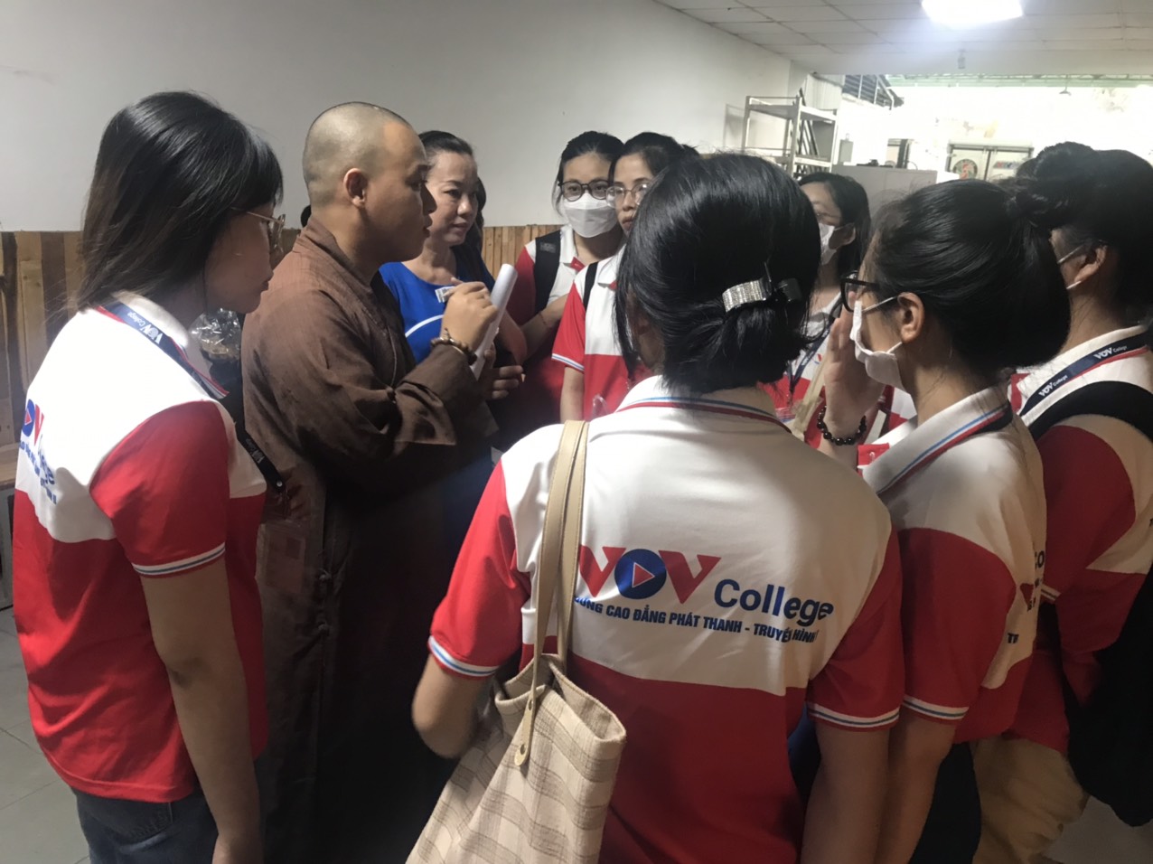 SINH VIÊN BÁO CHÍ THAM DỰ CHƯƠNG TRÌNH “NHƯ CHƯA HỀ CÓ CUỘC CHIA LY” | vov.edu.vn